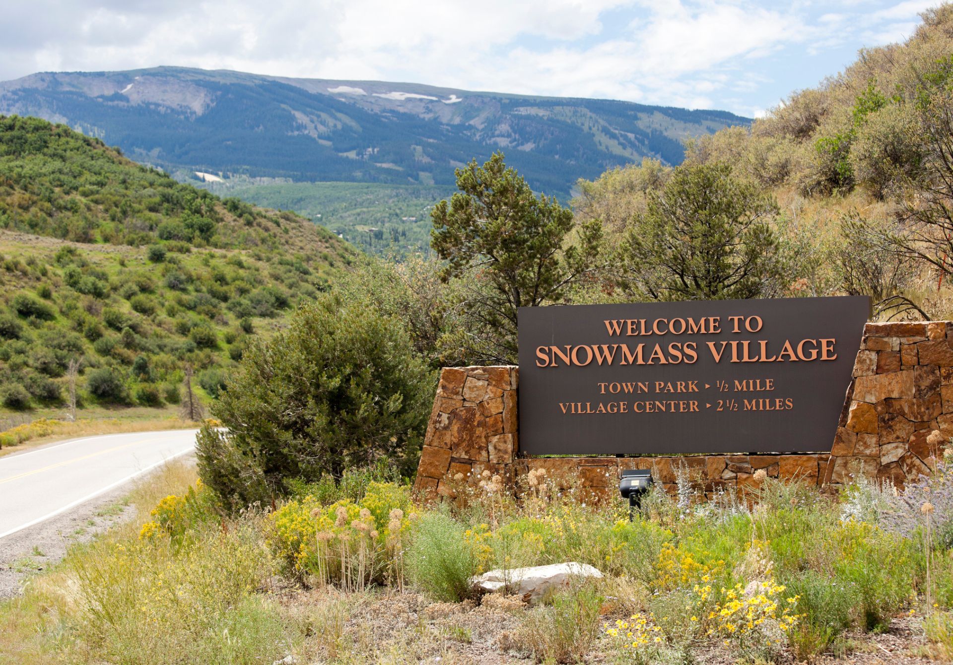 Private Jet Charter Snowmass | Air Charter Flights | PrivateJet.com